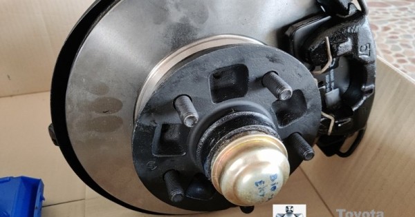 Conversion set #S4# to use Hilux ventilated disc brakes